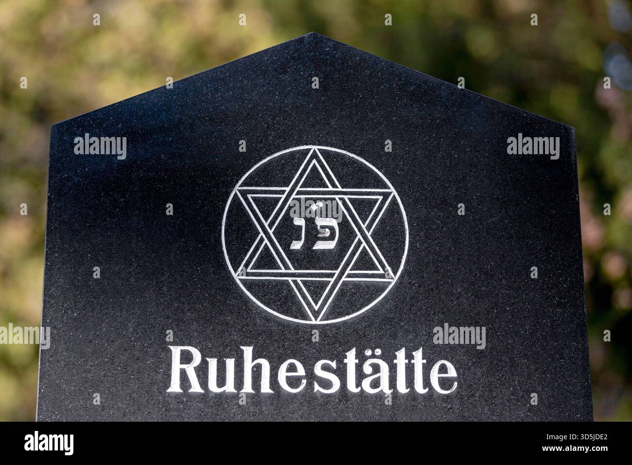 Davidstern, Jüdisches Symbol an einem Grabstein, alter jüdischer ...