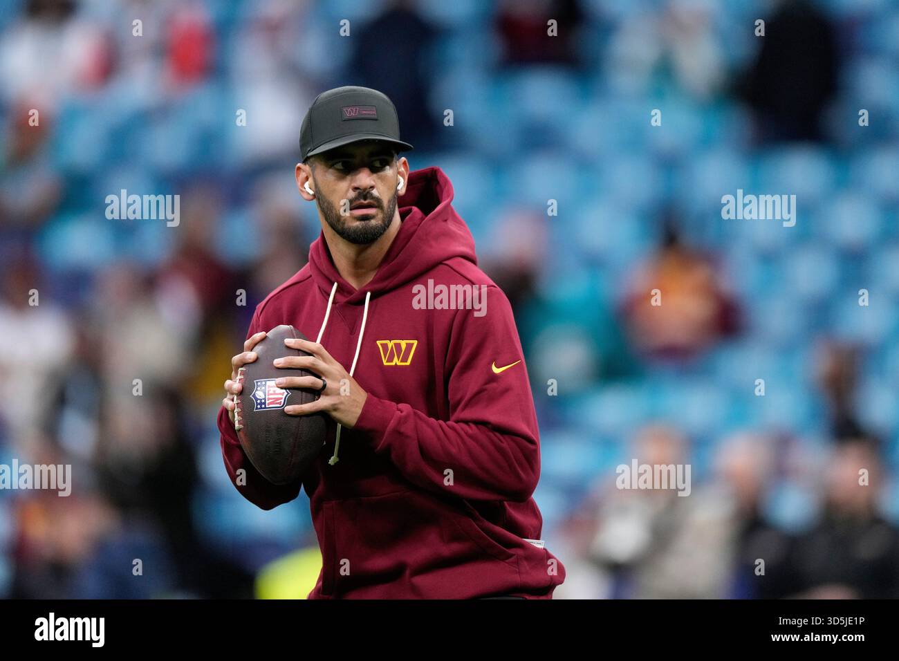Washington Commanders quarterback Marcus Mariota (8) warms-up before an ...