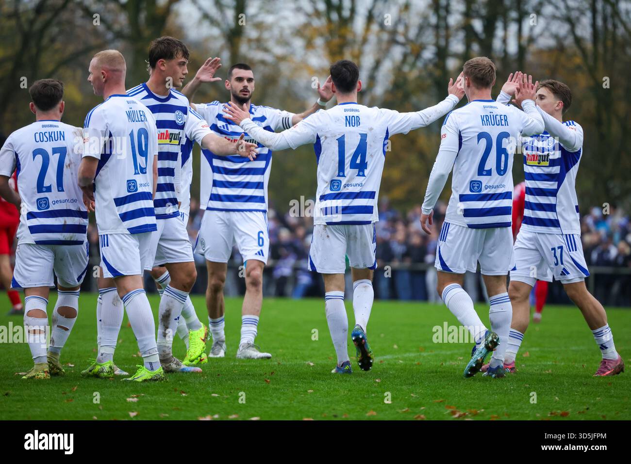 16 November 2025, North Rhine-Westphalia, Sonsbeck: Soccer: Lower Rhine ...