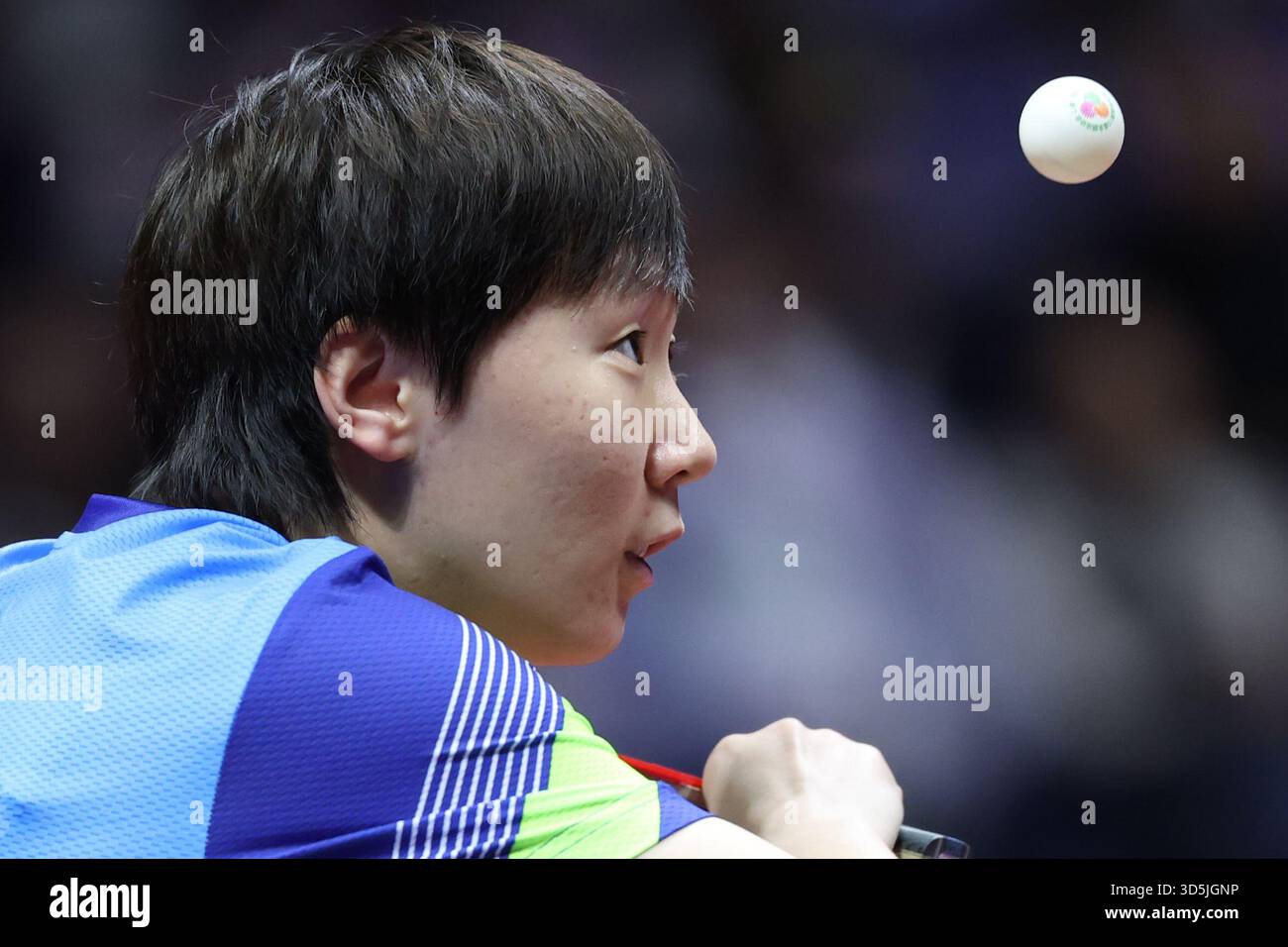 (251116) -- MACAO, Nov. 16, 2025 (Xinhua) -- Wang Manyu serves during ...