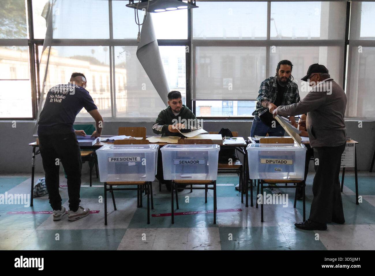 Electoral officials constitute during the 2025 Chilean presidential ...