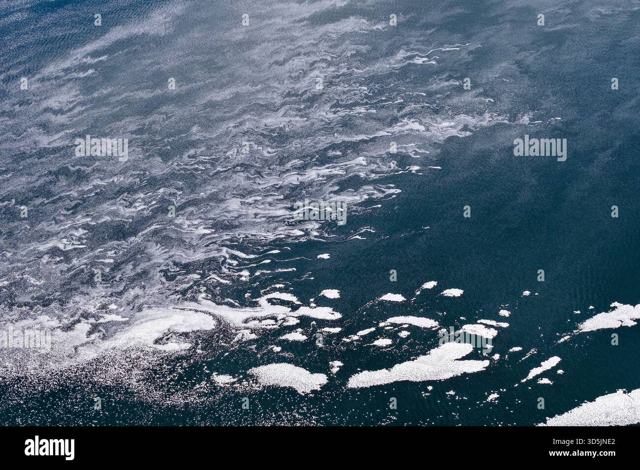 (251116) -- AKSAY, Nov. 16, 2025 (Xinhua) -- An aerial drone photo ...