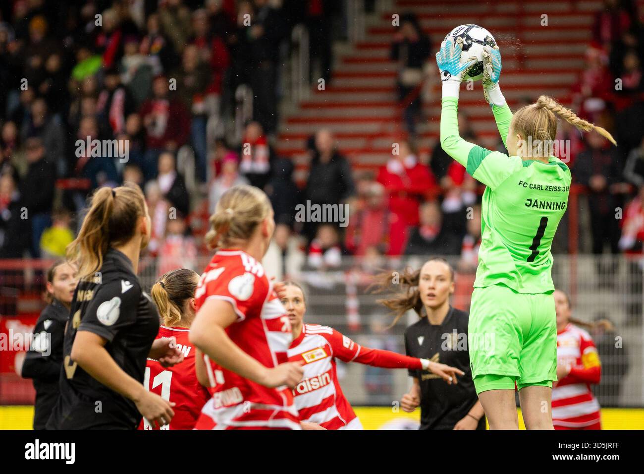 Berlin, Germany. 15th, November 2025. Goalkeeper Jasmin Janning (1) of ...