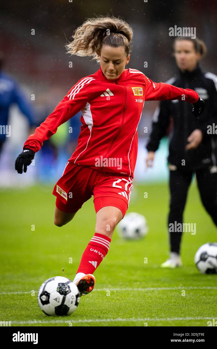 Berlin, Germany. 15th, November 2025. Jenny Hipp (27) of Union Berlin ...