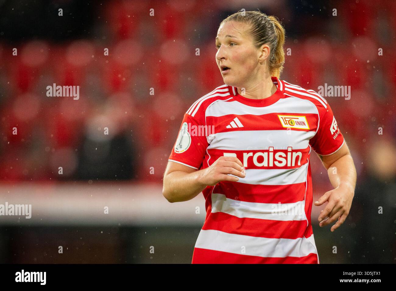 Berlin, Germany. 15th, November 2025. Dina Orschmann of Union Berlin ...