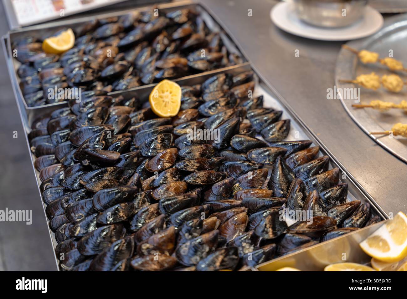 16 November 2025, Turkey, Istanbul: A vendor sells mussels, known ...