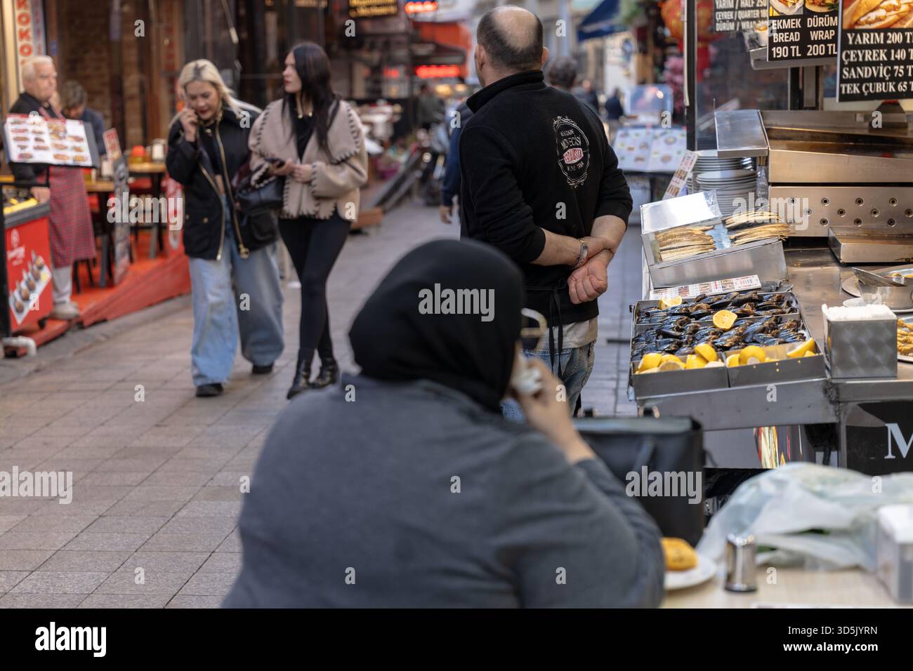 16 November 2025, Turkey, Istanbul: A vendor sells mussels, known ...