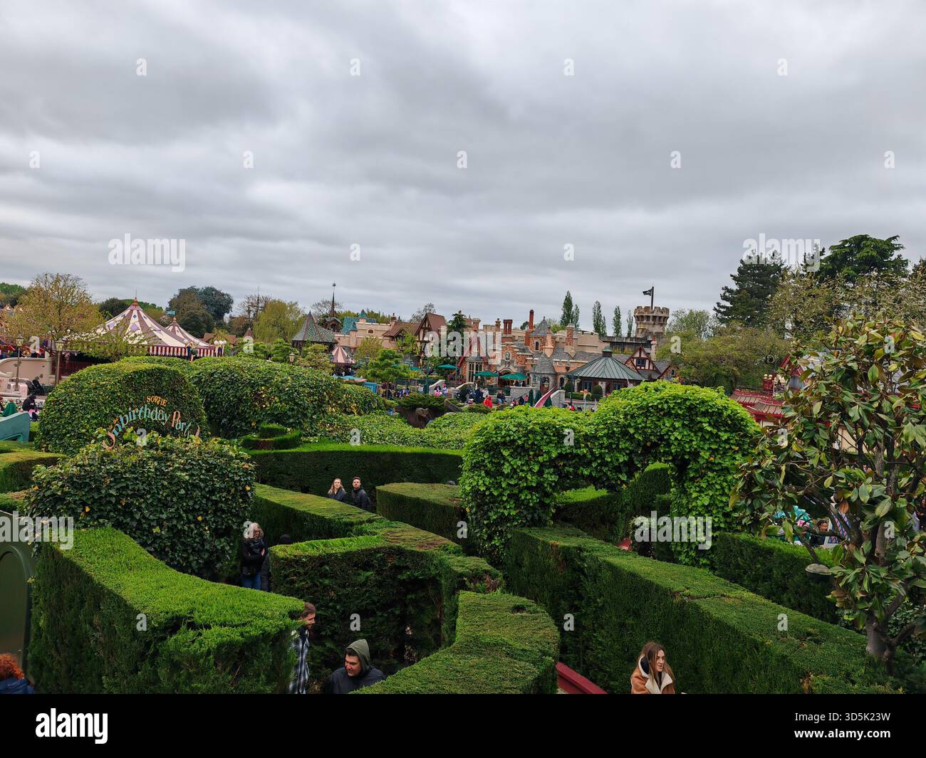 Garden maze in disneyland paris hi-res stock photography and images - Alamy