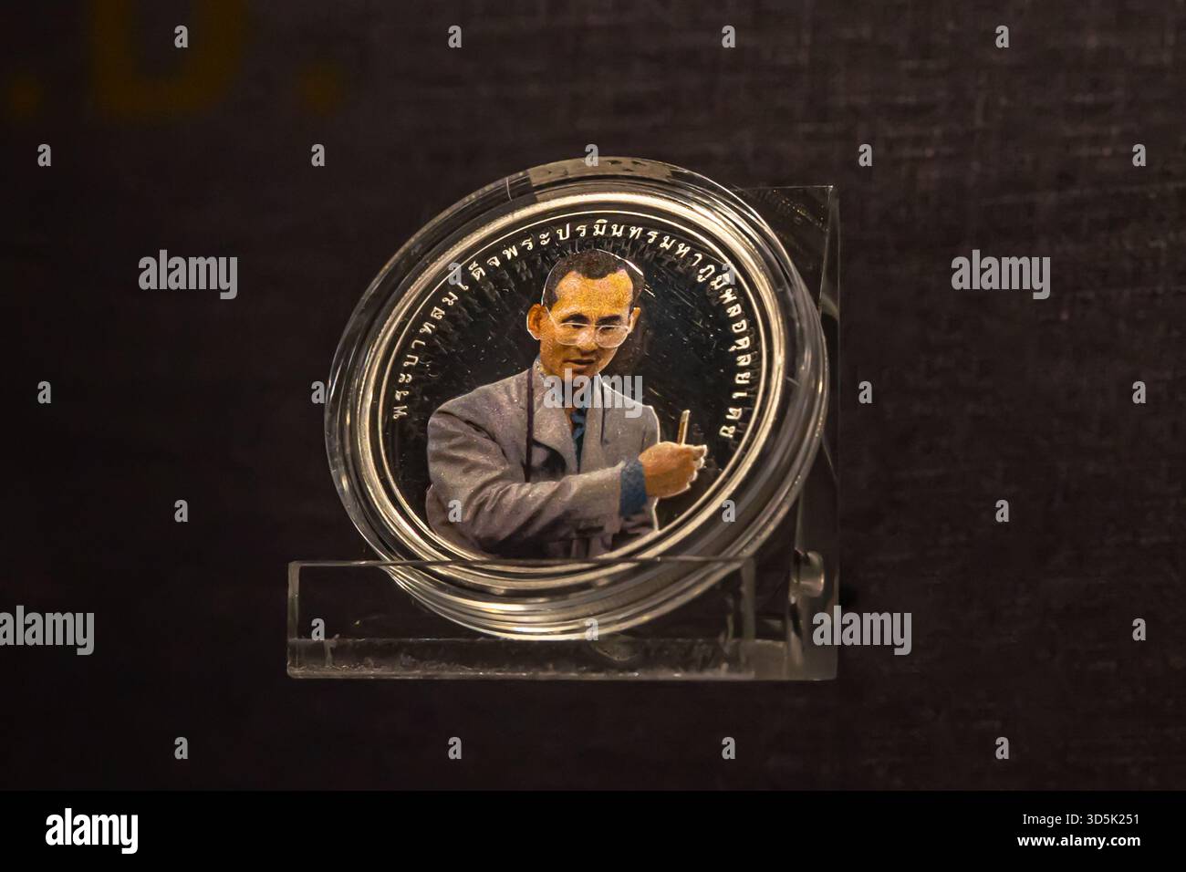 Thai king rama ix hi-res stock photography and images - Alamy
