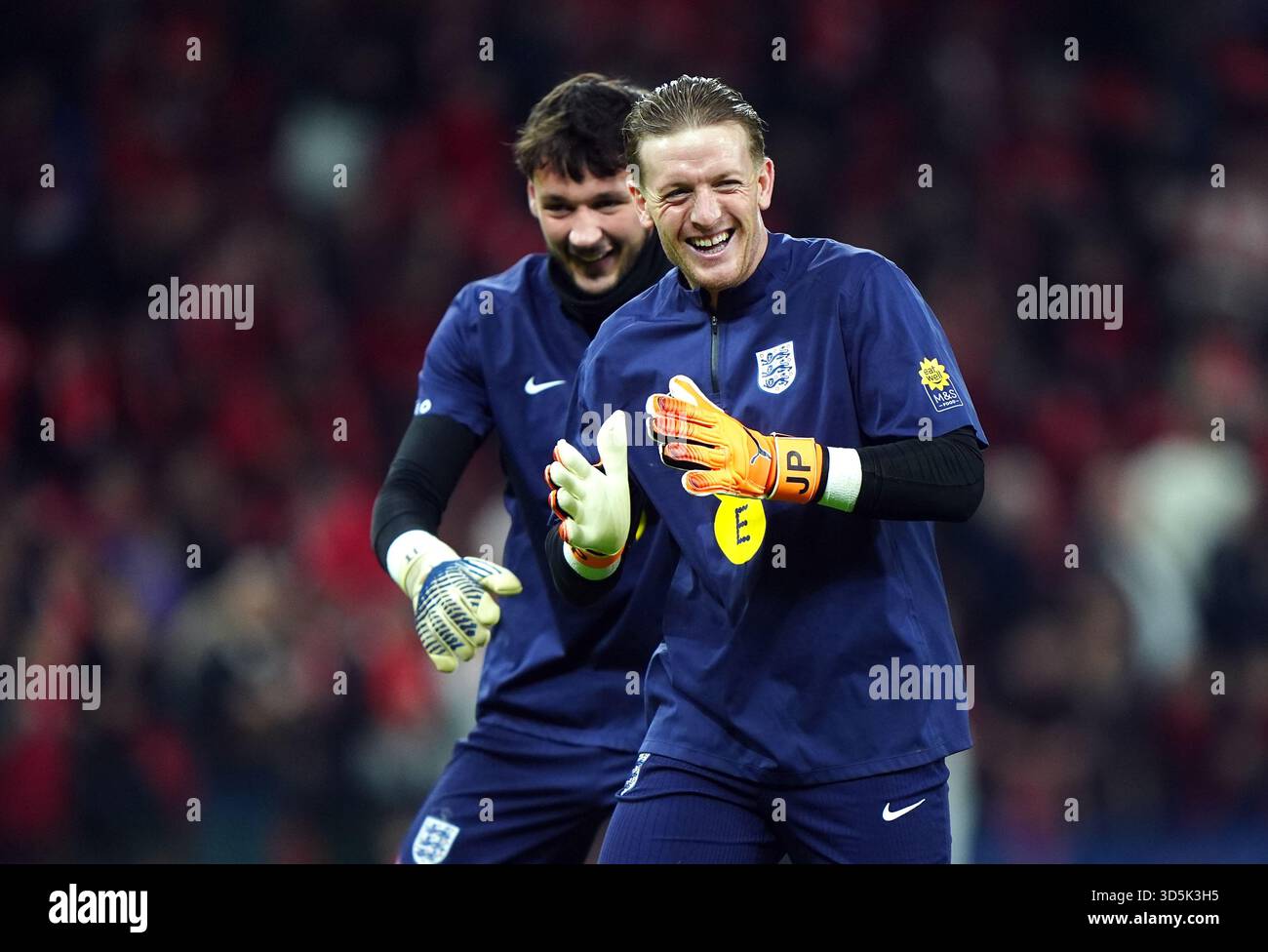 England goalkeeper Jordan Pickford (right) and James Trafford warming ...
