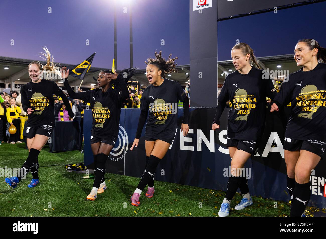 251116 Häckens Alice Bergström, Monica Jusu Bah, Felicia Schröder, Anna ...