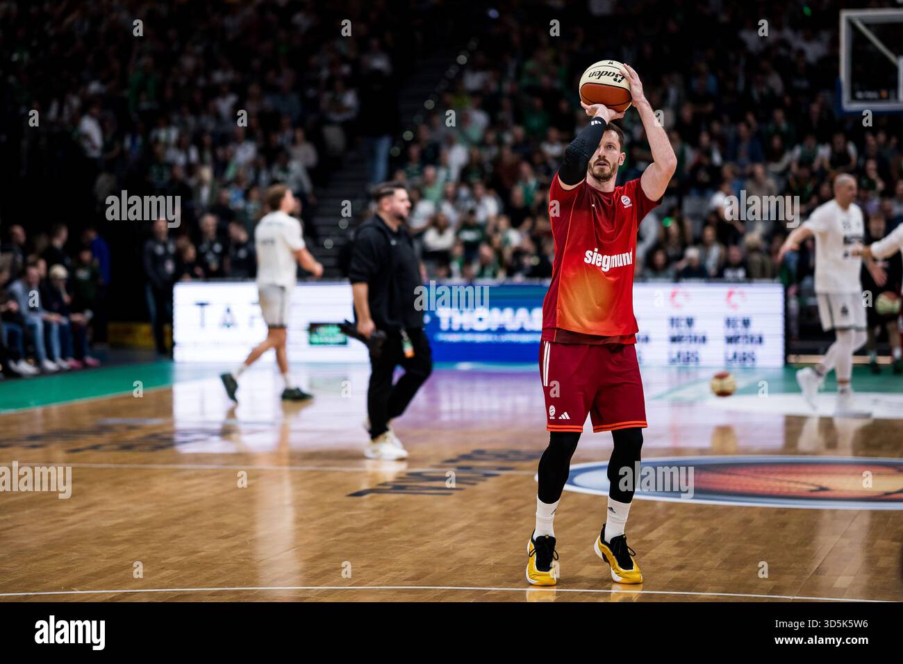 Andreas 'Andi' Obst (FC FC Bayern Munich, 13) during warm-up in the ...