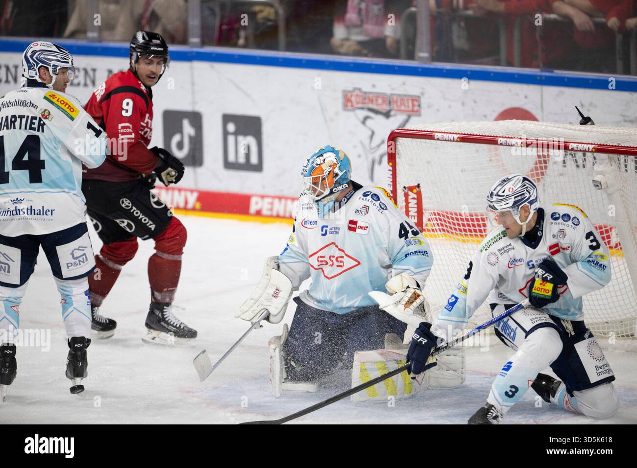 Rourke Chartier (Dresden Eislöwen, forward, #14); Maxi Kammerer ...