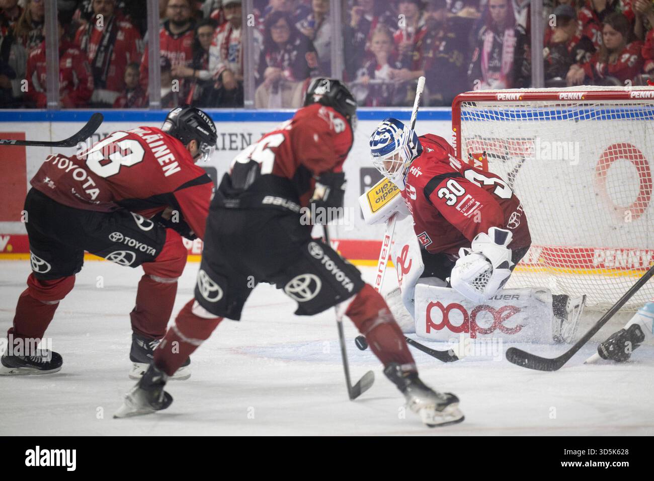 Janne Juvonen (Cologne Sharks, goalkeeper, #30); PENNY DEL 1; Cologne ...