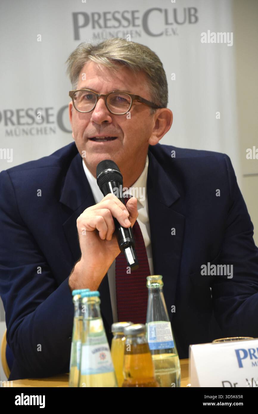 Dr.Wolfram Weimer Bundeskulturminister Muenchen 16. 11.2025 Presseclub ...