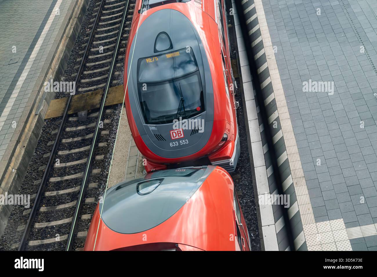 Hauptbahnhof Ulm mit Regionalzug. // 03.11.2025. Ulm an der Donau ...