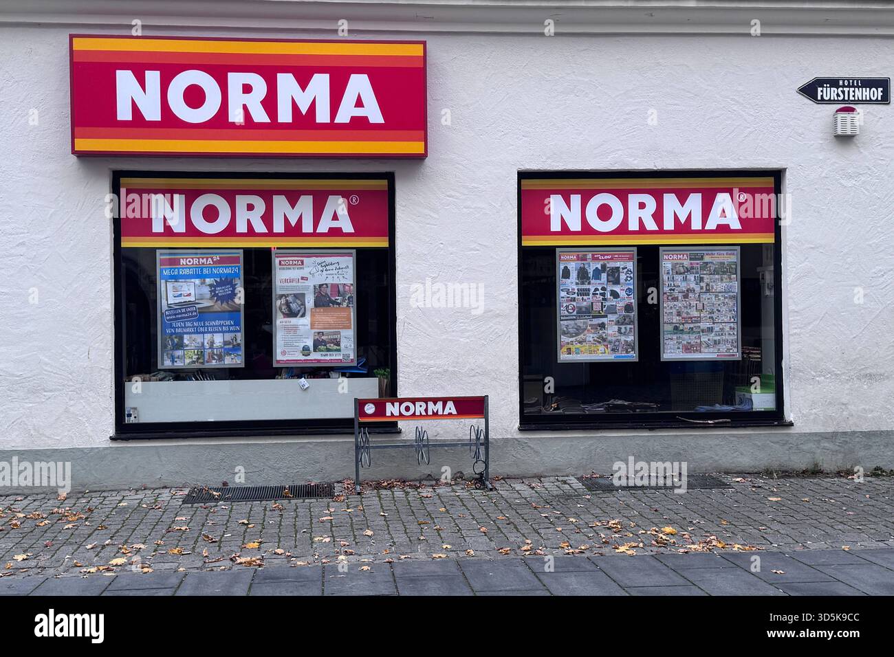 16.11.2025 xsvx, Wirtschaft Einzelhandel, emwir , v.l. Logo, Schriftzug ...