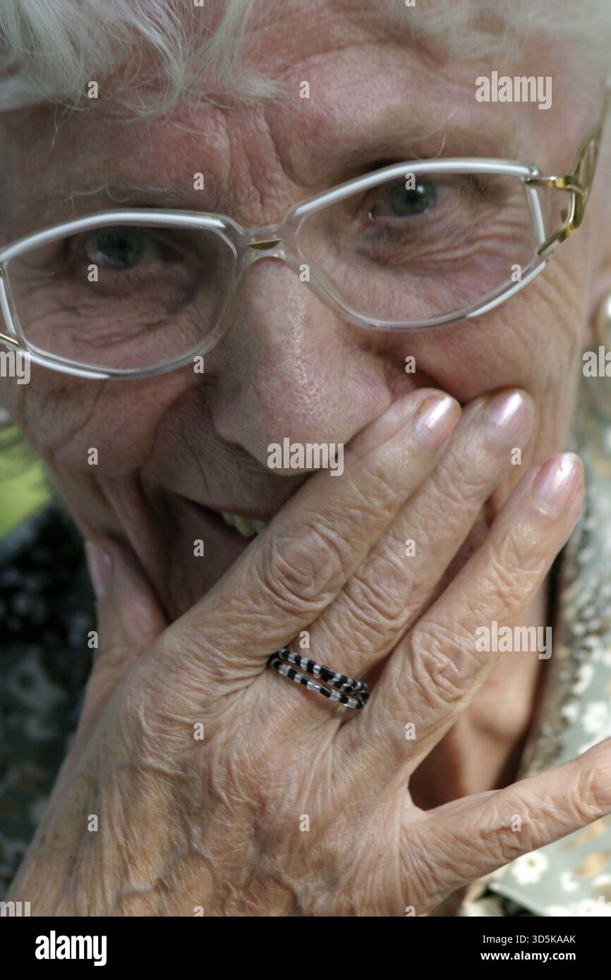 Ältere Dame, model realase vorhanden GER, 20250924, Symbol, seniorin ...