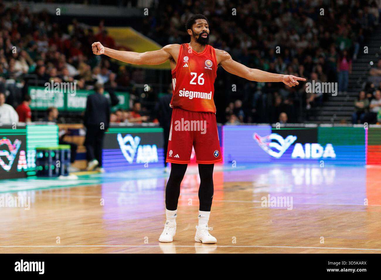 Spencer Dinwiddie (FC Bayern Basketball), Vet Concept Gladiators Trier vs FC Bayern Basketball ...