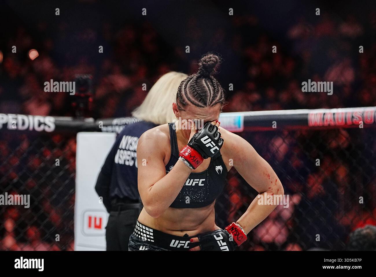 NEW YORK CITY, NY- NOVEMBER 15:Erin Blanchfield and Tracy Cortez meet ...