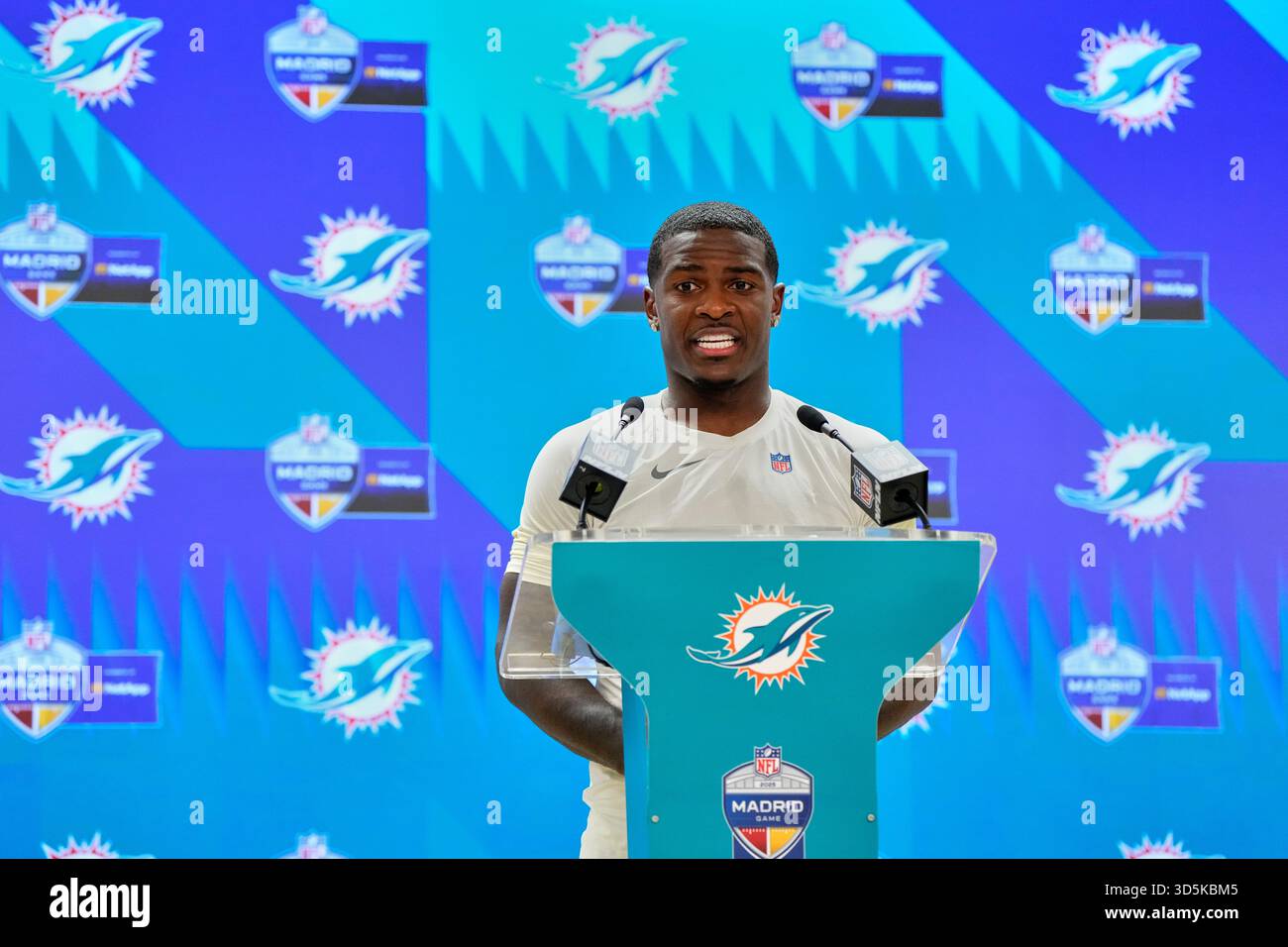 Miami Dolphins running back De'Von Achane (28) attends a press ...
