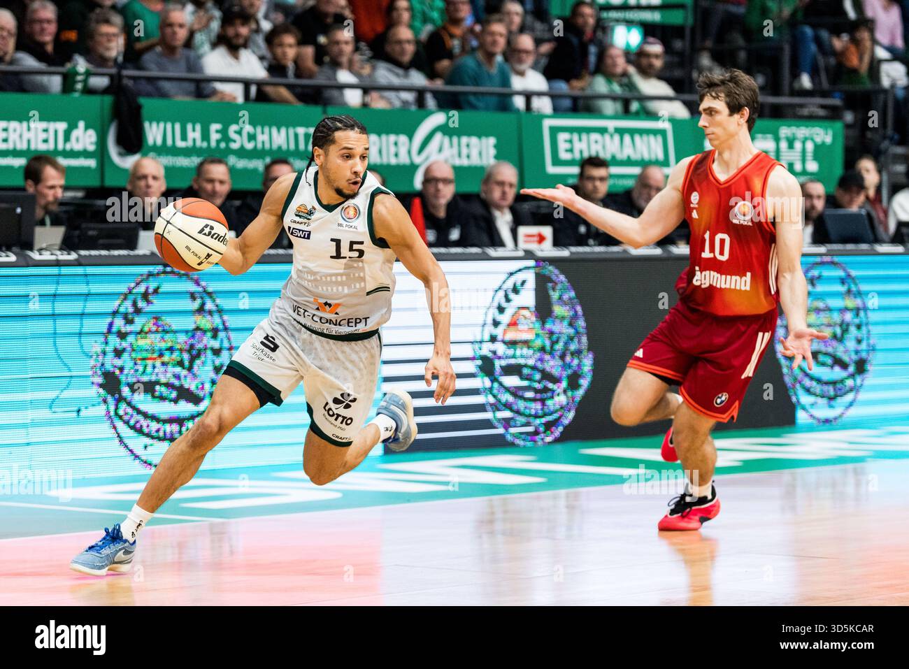 Jordan Roland (Vet-Concept Gladiators Trier, 15) with the ball ...