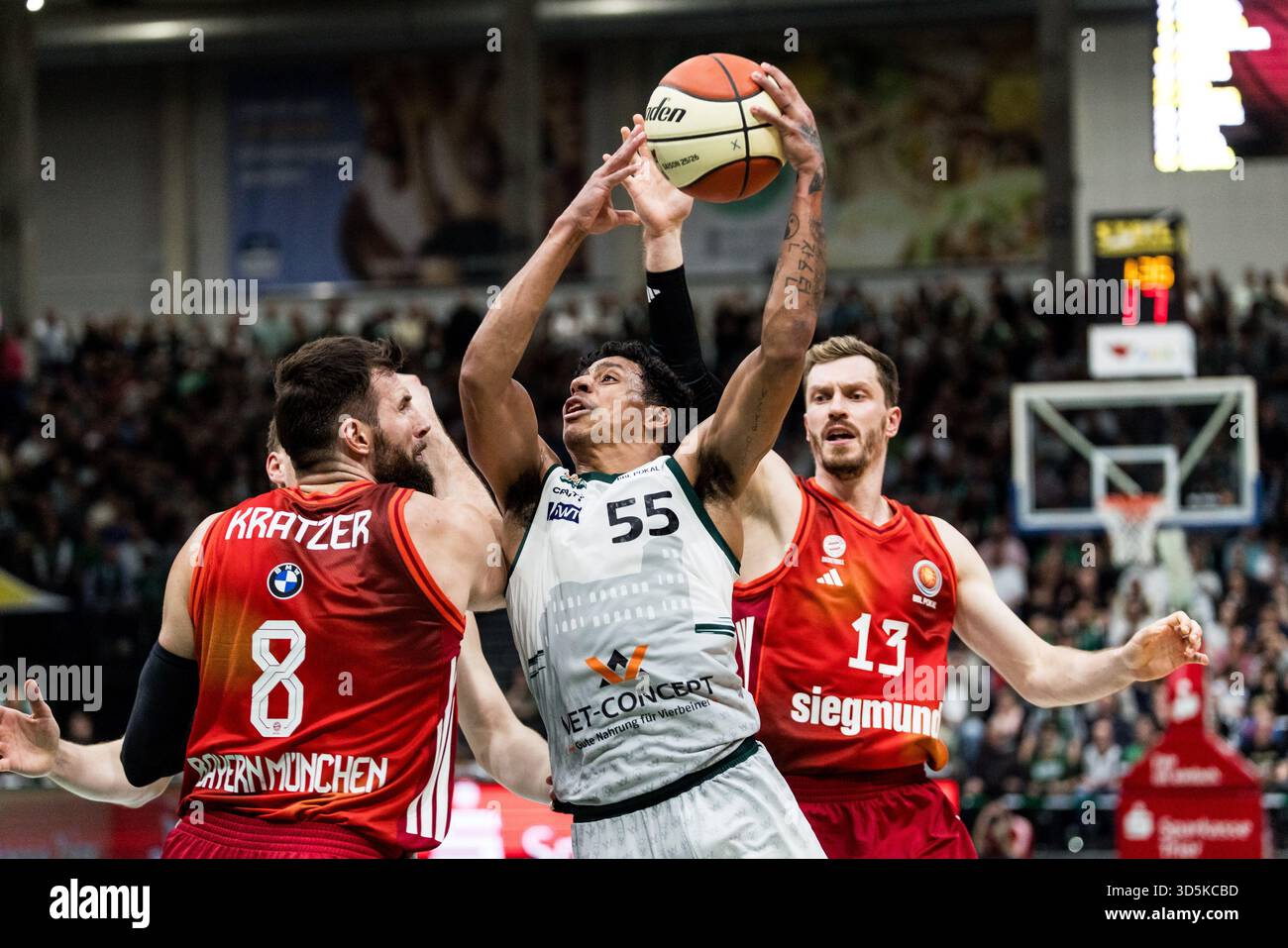 Leon Kratzer (FC FC Bayern Munich, 8), Eli Brooks (Vet-Concept ...