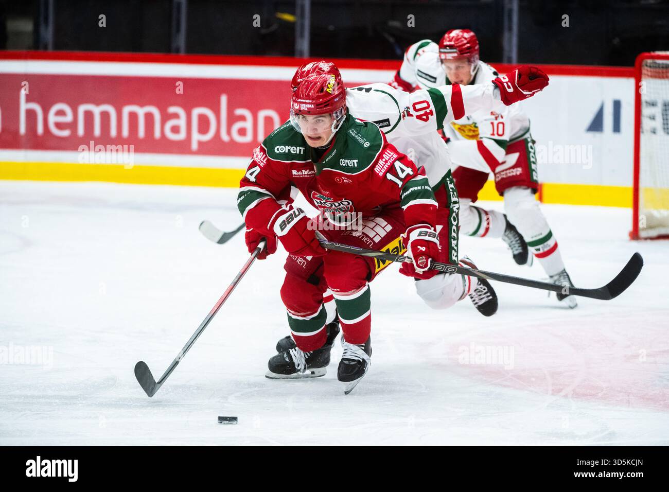 251116 Modos Jakob Noren under ishockeymatchen i Hockeyallsvenskan ...