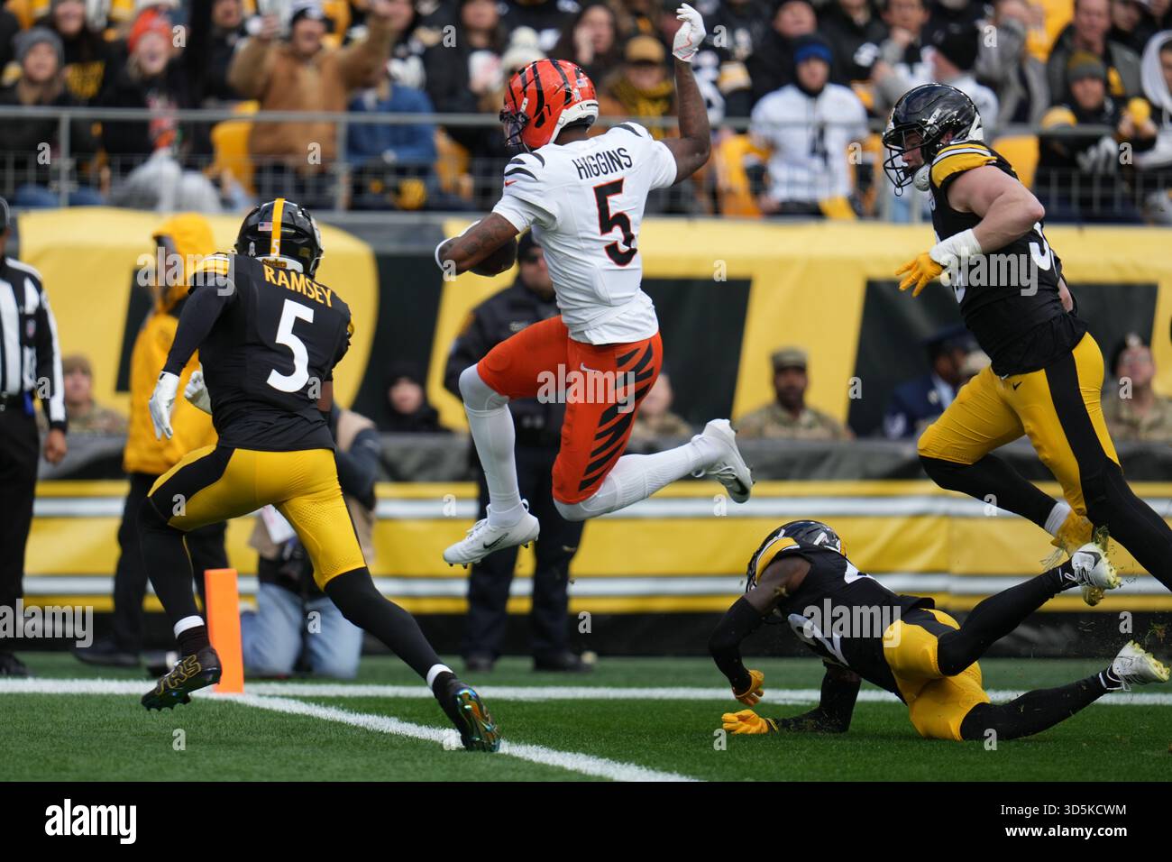 Cincinnati Bengals wide receiver Tee Higgins (5) scores a touchdown ...