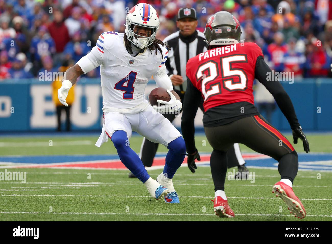 Buffalo Bills running back James Cook III (4) runs against Tampa Bay ...