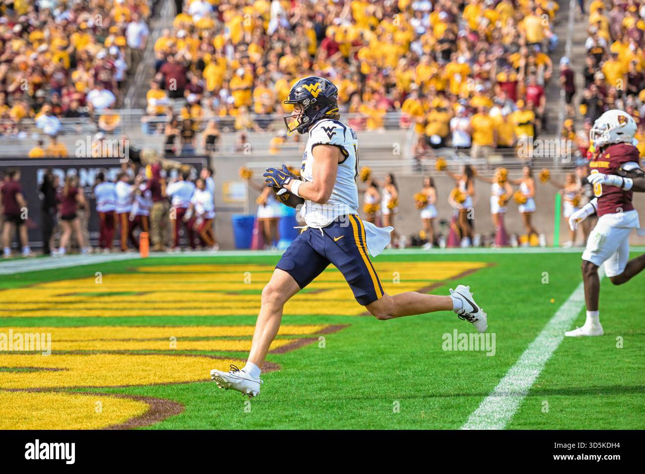 West Virginia Mountaineers wide receiver Jeff Weimer (16) scores a ...