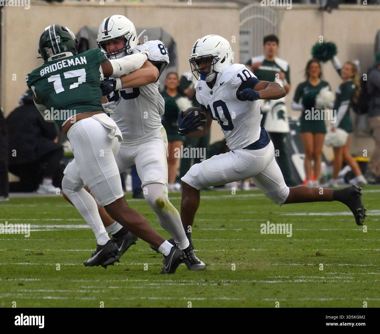 November 15, 2025: Penn St. RB Nicholas Singleton (10) rushes for ...