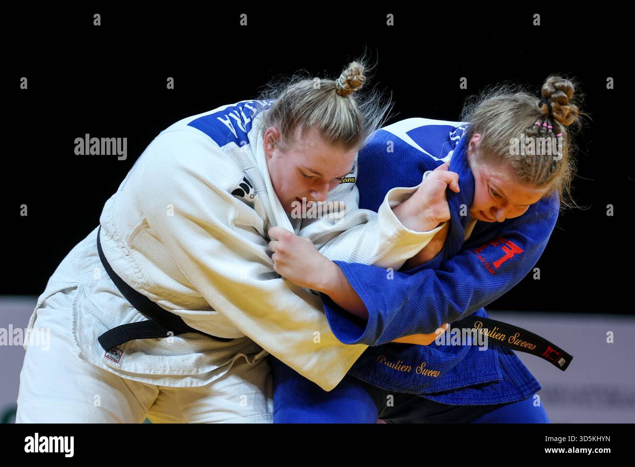 ZAGREB, CROATIA - NOVEMBER 16: Carmen Dijkstra of Netherlands (white ...