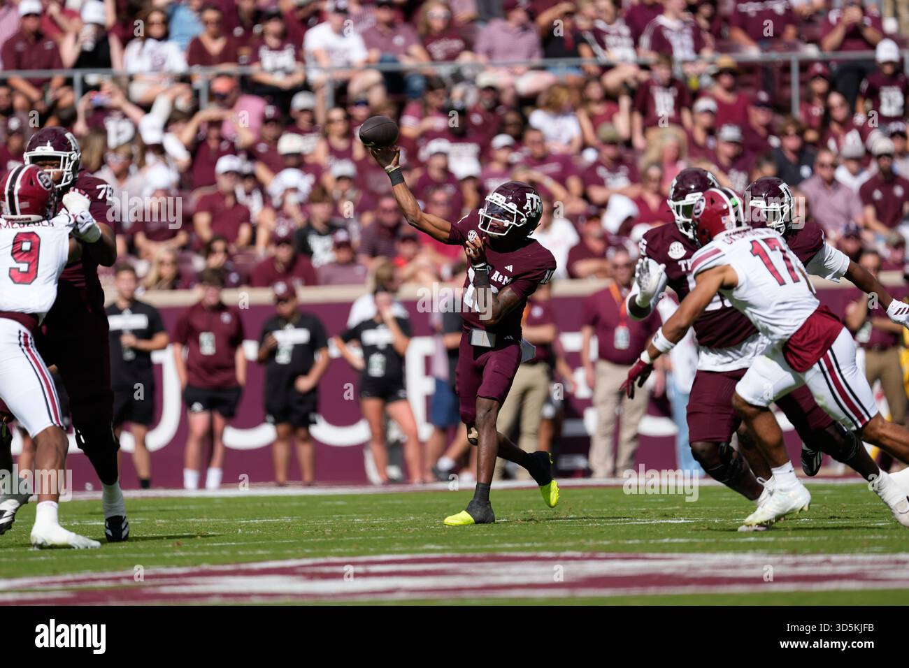 Texas A&M quarterback Marcel Reed (10) throws a pass against South ...