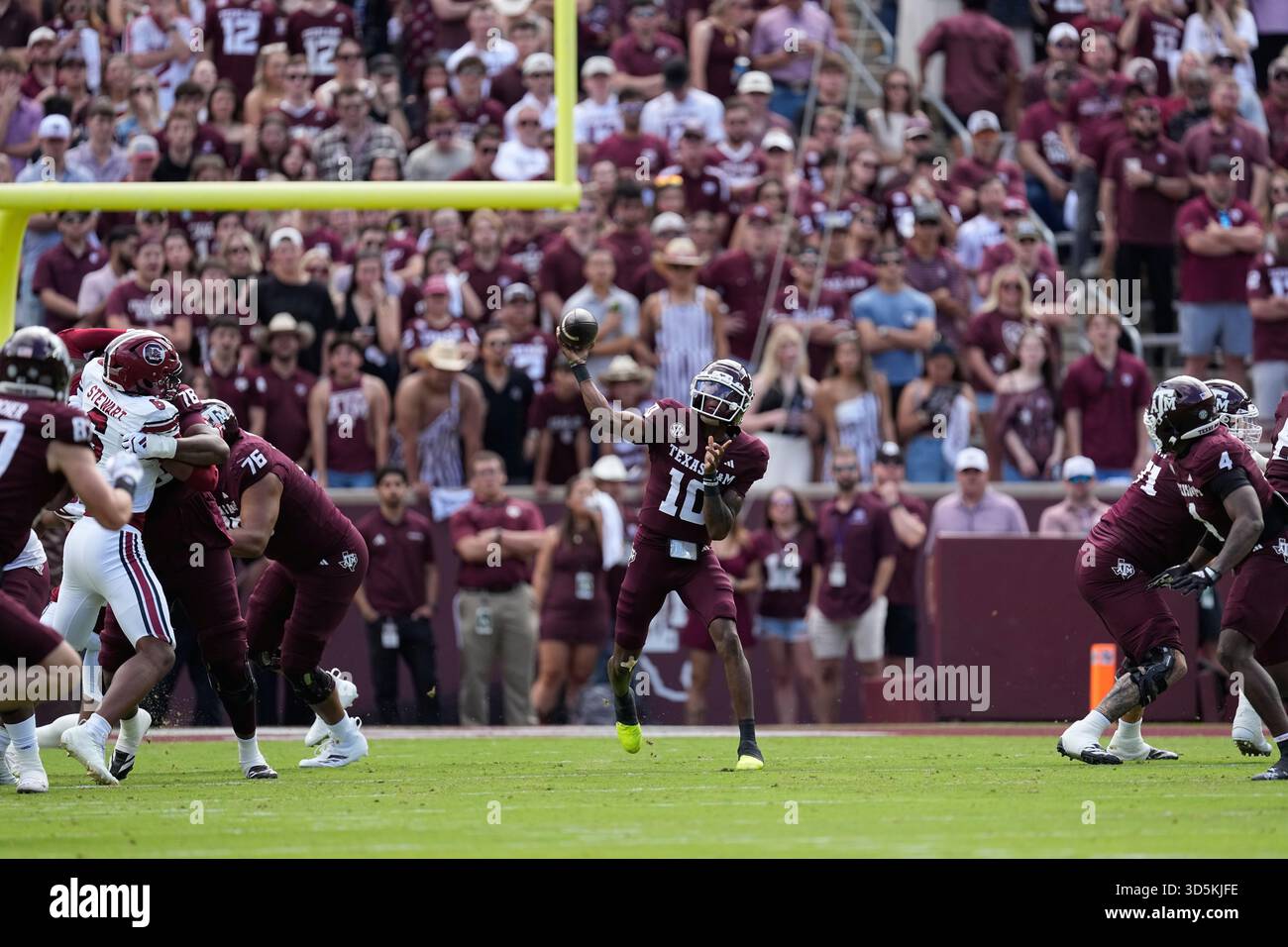 Texas A&M quarterback Marcel Reed (10) throws a pass against South ...