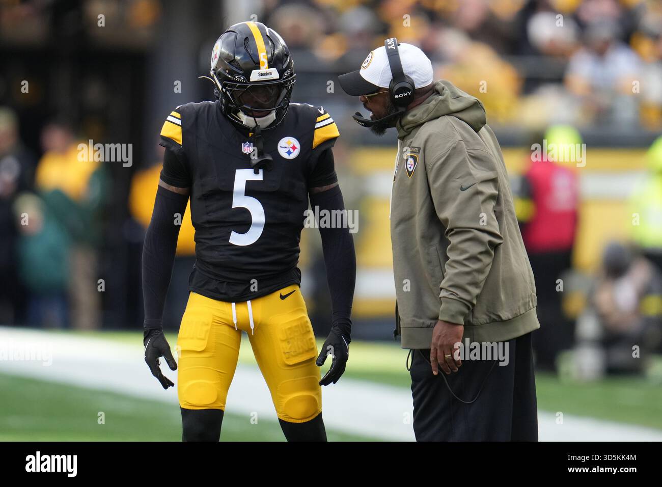 Pittsburgh Steelers head coach Mike Tomlin speaks with Pittsburgh ...