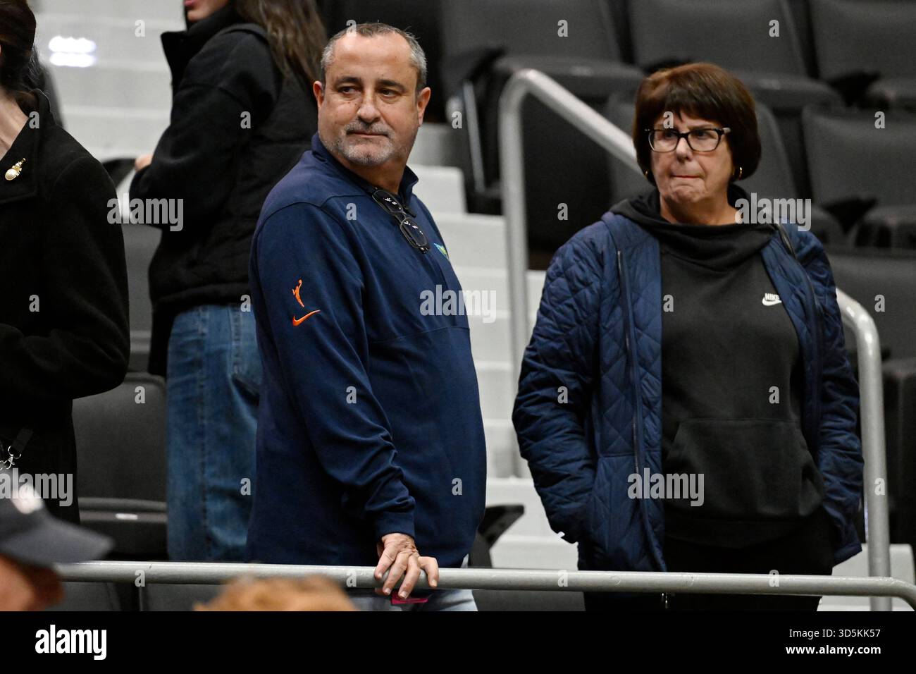 WNBA Dallas Wings head coach Jose Fernandez, left, and Kathy Auriemma ...
