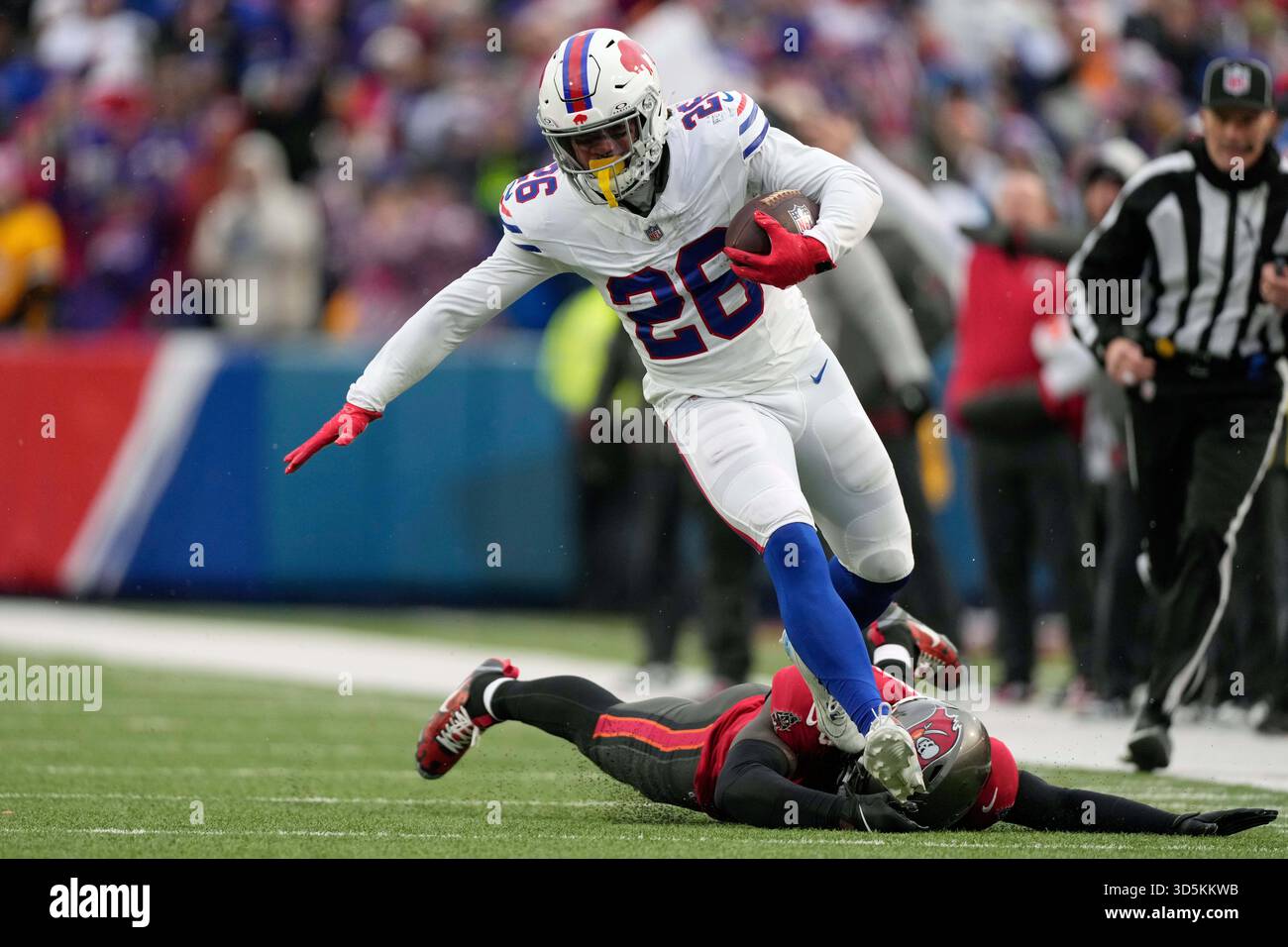Buffalo Bills running back Ty Johnson (26) runs against Tampa Bay ...