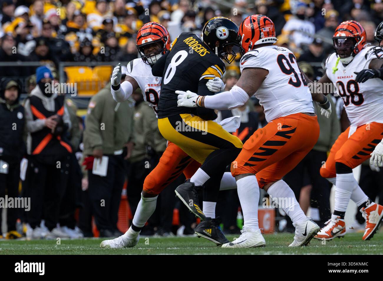 Pittsburgh Steelers quarterback Aaron Rodgers (8) is sacked by ...