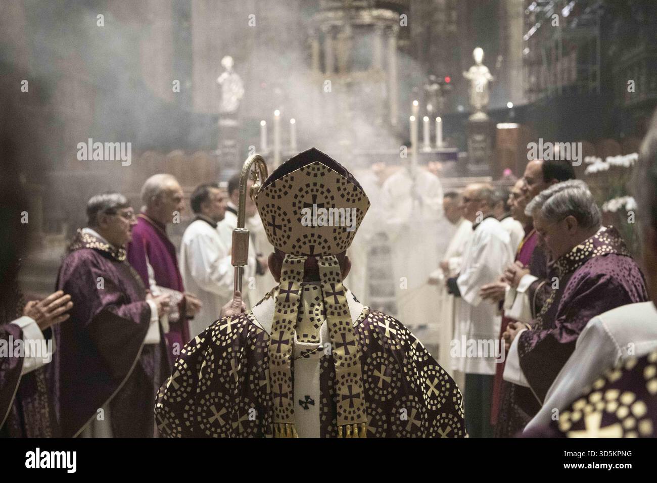 Milan Cathedral: Eucharistic celebration at the beginning of Advent ...