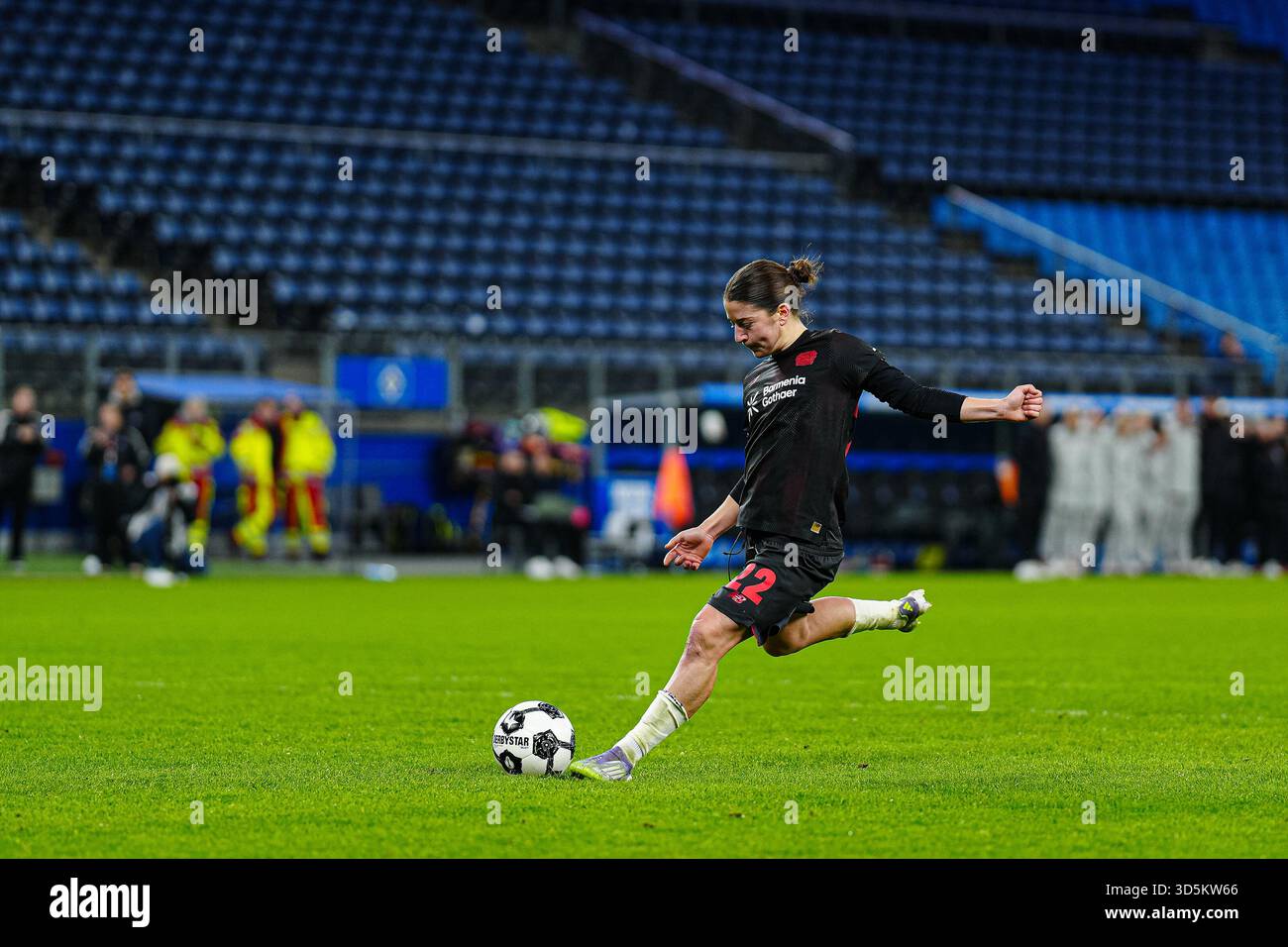 Ruby Grant (Bayer 04 Leverkusen, #22) bei Elfmeterschiessen GER ...