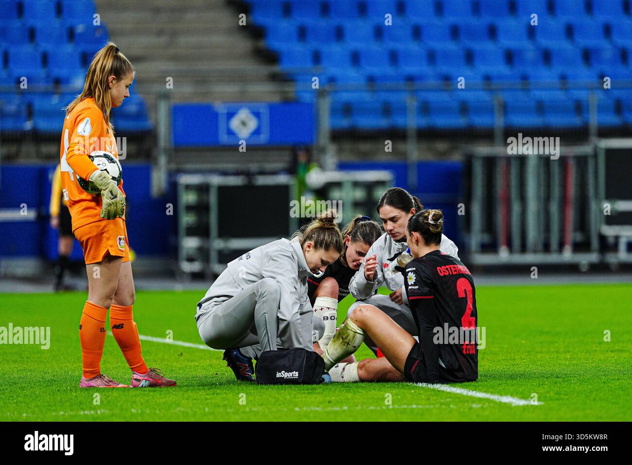 Verletzung Selina Ostermeier (Bayer 04 Leverkusen, #02) GER, Hamburger ...