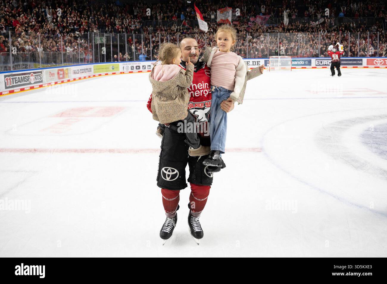 Dominik Uher (Cologne Sharks, forward, #26); PENNY DEL 1; Cologne ...