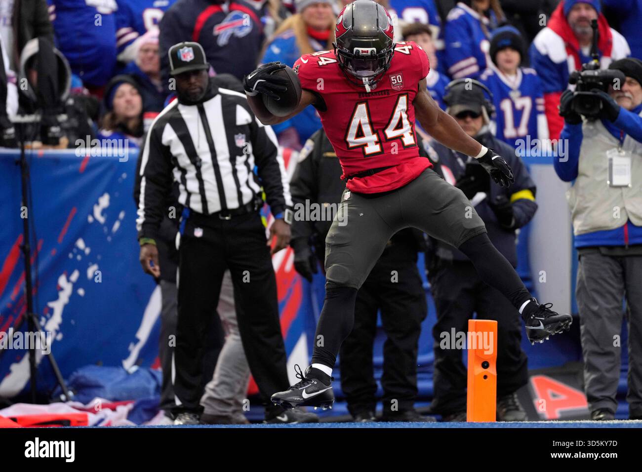 Tampa Bay Buccaneers running back Sean Tucker (44) scores a touchdown ...