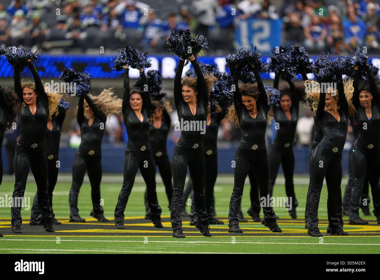 Los Angeles Rams cheerleaders perform prior to an NFL football game ...