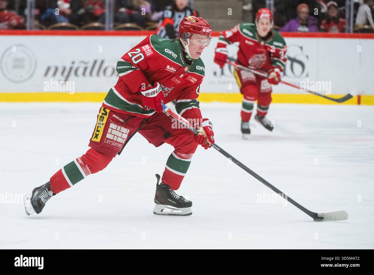 251116 Modos Milton Gästrin under ishockeymatchen i Hockeyallsvenskan ...