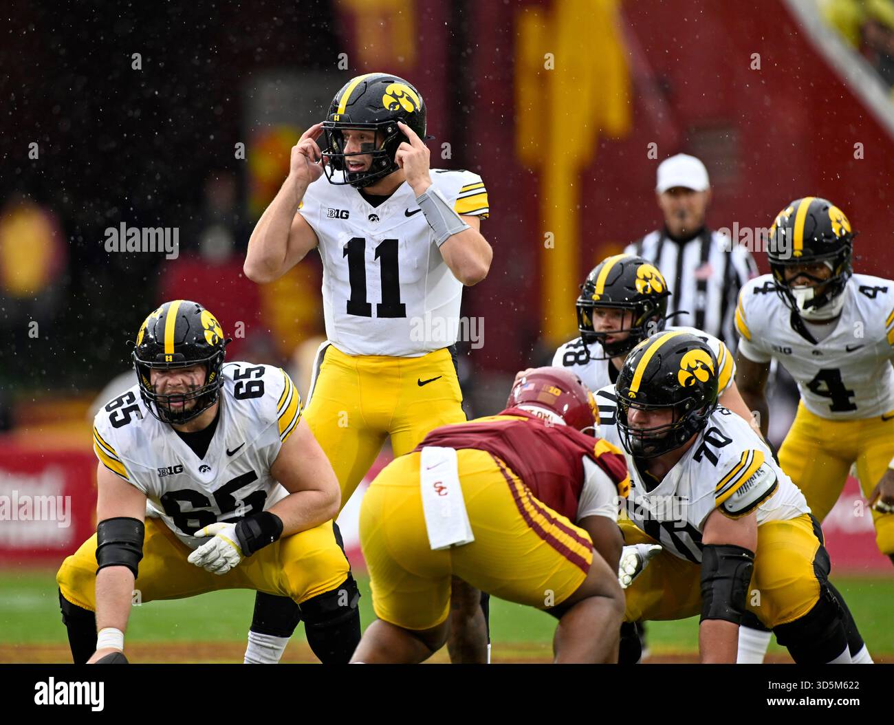 November 15, 2025 Iowa Hawkeyes quarterback Mark Gronowski (11) in ...