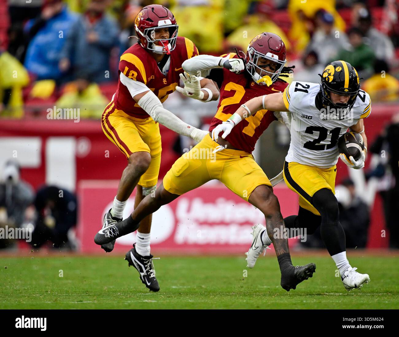 November 15, 2025 Iowa Hawkeyes wide receiver Kaden Wetjen (21) carries ...