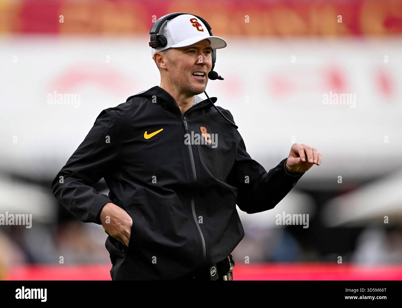November 15, 2025 USC Trojans head coach Lincoln Riley reacts to a call ...