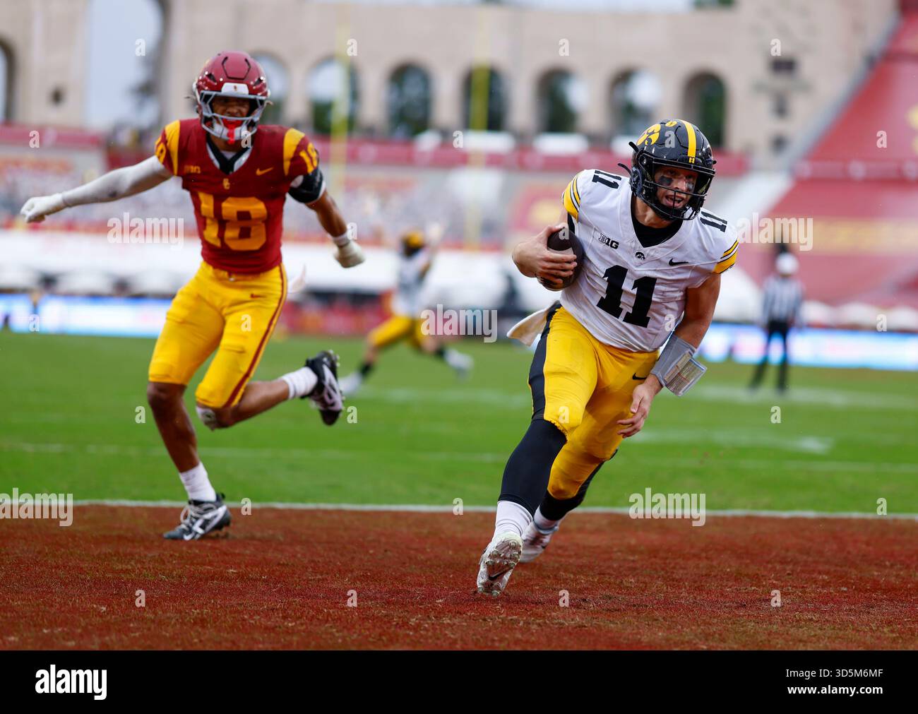 November 15, 2025 Iowa Hawkeyes quarterback Mark Gronowski (11) makes a ...